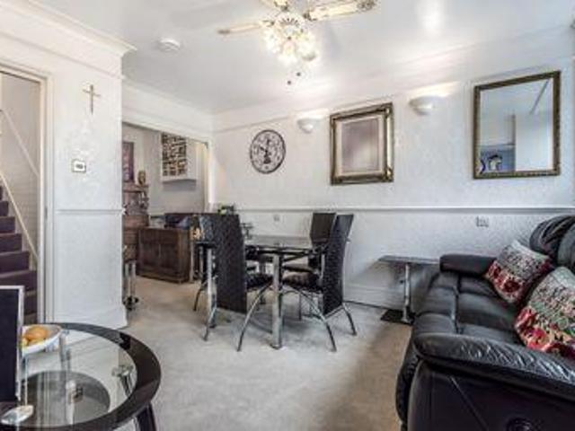 2 Bedrooms Flat for sale in Eliot Court, Wandsworth SW18