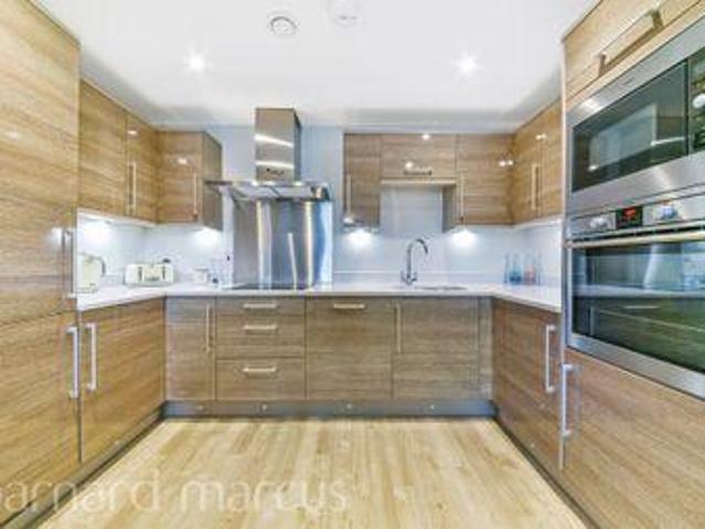 2 Bedrooms Flat for sale in Ellerton Road, Tolworth, Surbiton KT6