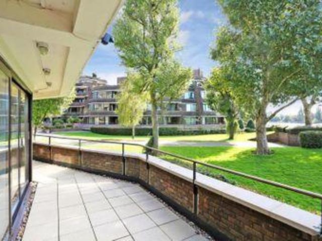 2 Bedrooms Flat for sale in Elm Lodge, Fulham SW6