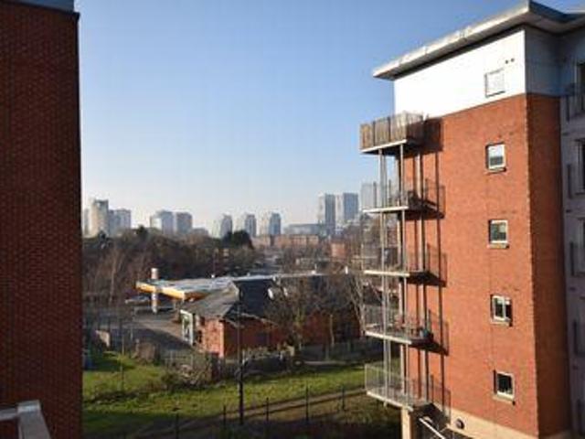 2 Bedrooms Flat for sale in Elmira Way, Salford M5