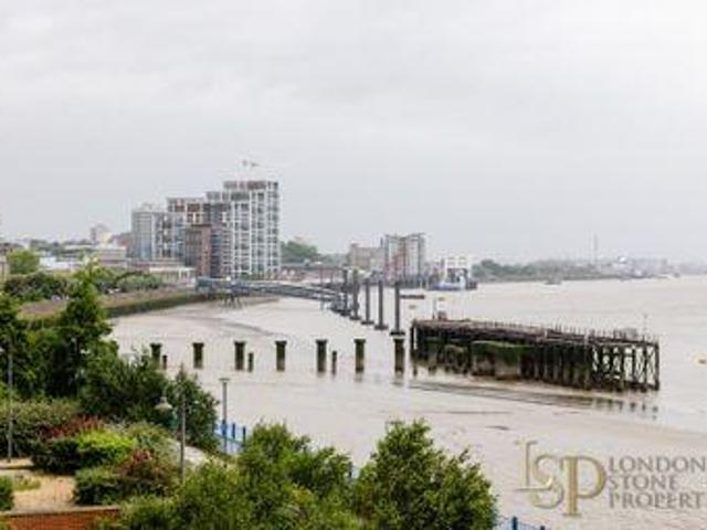 2 Bedrooms Flat for sale in Erebus Drive, London SE28