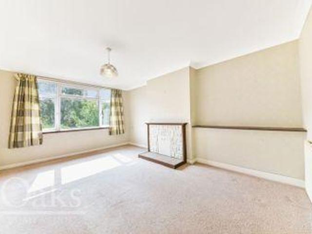 2 Bedrooms Flat for sale in Estreham Road, London SW16