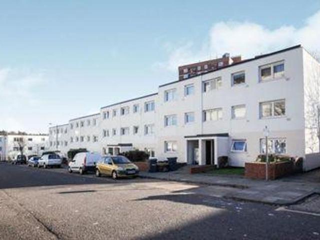 2 Bedrooms Flat for sale in Essex Close, Luton, Bedfordshire. LU1