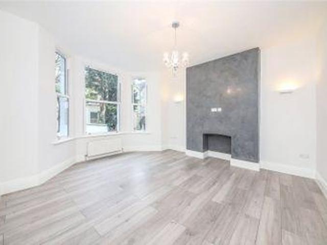 2 Bedrooms Flat for sale in Essex Grove, London SE19