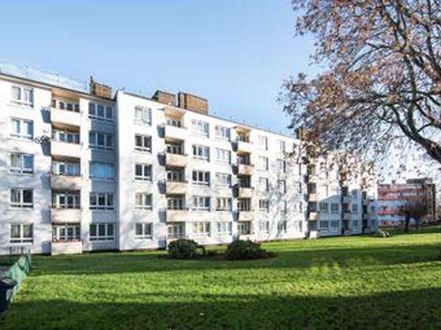 2 Bedrooms Flat for sale in Eveline Lowe Estate, London SE16