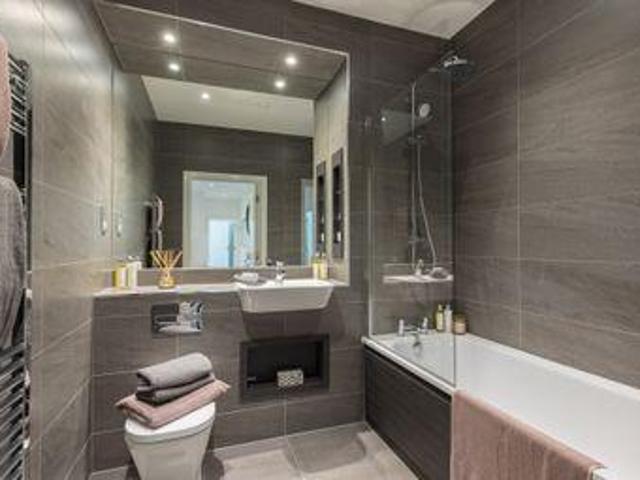 2 Bedrooms Flat for sale in Explorers Wharf, Limehouse E14