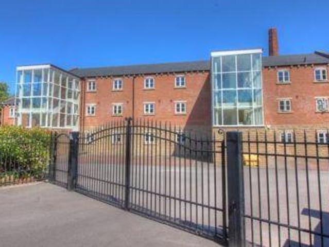 2 Bedrooms Flat for sale in Eyres Mill Side, Armley, Leeds LS12