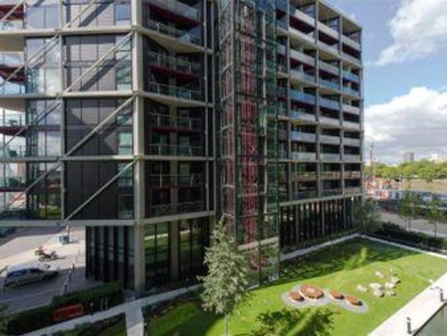 2 Bedrooms Flat for sale in Four Riverlight Quay, Nine Elms Lane, London SW11