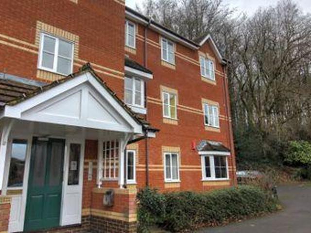 2 Bedrooms Flat for sale in Fox Close, St. Annes Park, Bristol BS4