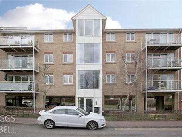 2 Bedrooms Flat for sale in Foxglove Way, Luton, Bedfordshire LU3