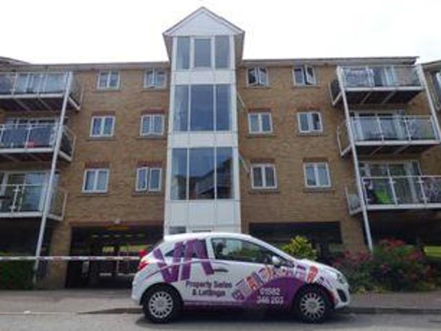 2 Bedrooms Flat for sale in Foxglove Way, Luton LU3