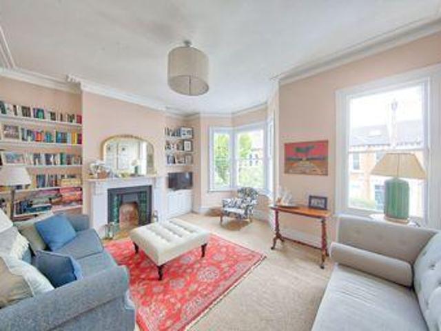 2 Bedrooms Flat for sale in Fontarabia Road, London SW11