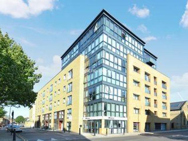 2 Bedrooms Flat for sale in Forge Square, London E14