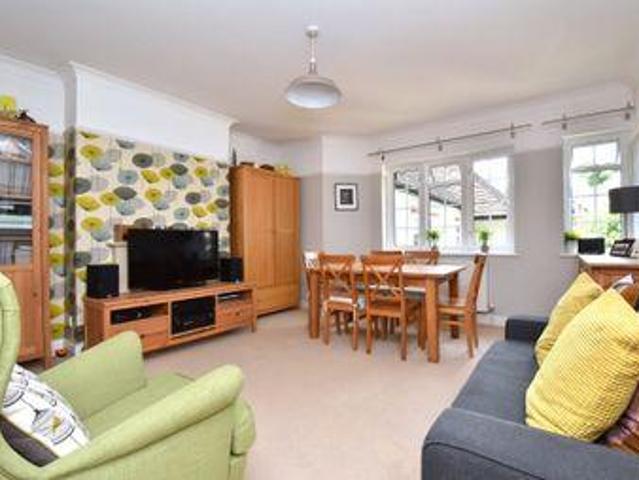 2 Bedrooms Flat for sale in Forest Hill Road, London SE23