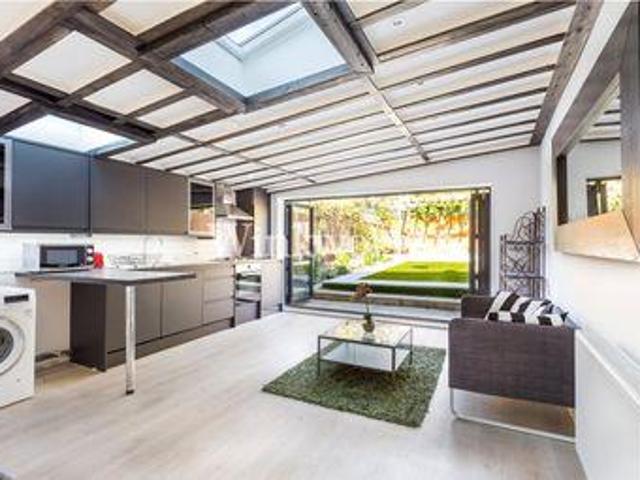 2 Bedrooms Flat for sale in Fairfax Road, Harrin N8