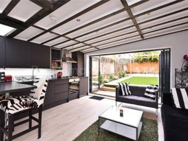 2 Bedrooms Flat for sale in Fairfax Road, London N8