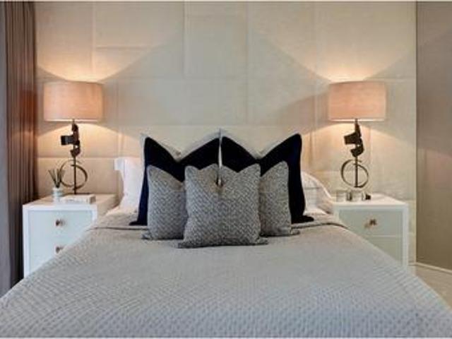 2 Bedrooms Flat for sale in Fairwater House, Chelsea Creek, Park Street, London SW6
