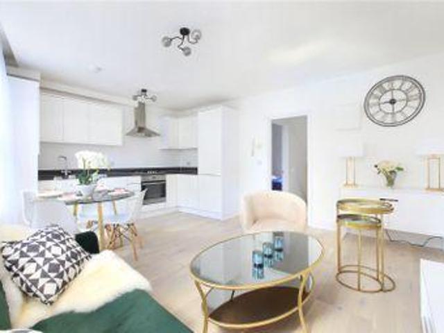 2 Bedrooms Flat for sale in Falcon Road, Battersea, London SW11