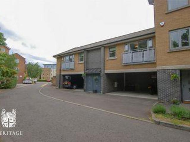 2 Bedrooms Flat for sale in Falcons Mead, Chelmsford, Essex CM2