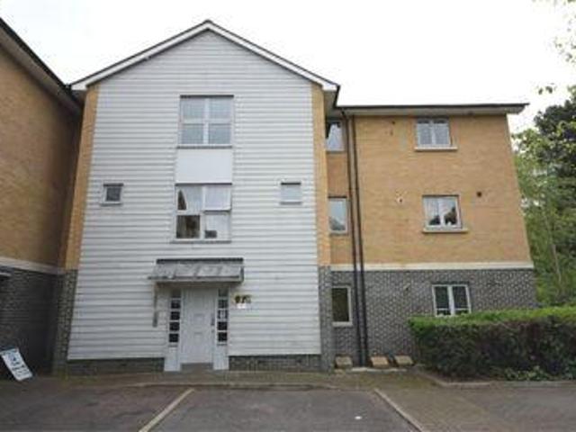 2 Bedrooms Flat for sale in Falcons Mead, Chelmsford, Essex CM2