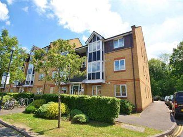2 Bedrooms Flat for sale in Faraday Road, Guildford, Surrey GU1