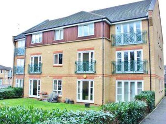 2 Bedrooms Flat for sale in Faraday Road, Guildford, Surrey GU1