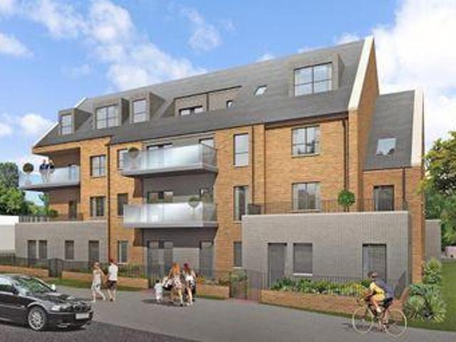 2 Bedrooms Flat for sale in Faringdon Avenue, Romford, Essex RM3