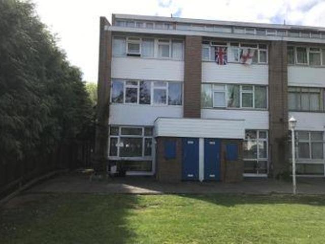 2 Bedrooms Flat for sale in Farnham Road, Slough SL2