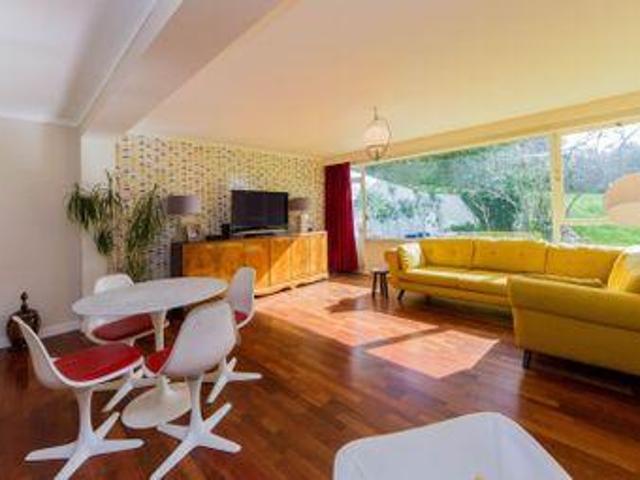 2 Bedrooms Flat for sale in Farquhar Road, London SE19