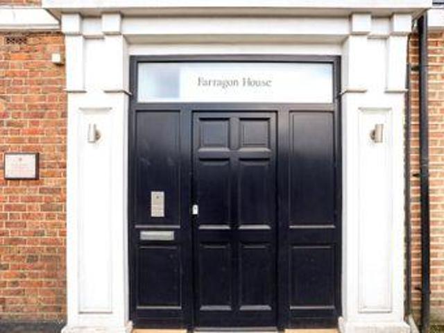2 Bedrooms Flat for sale in Farragon House, Bear Lane, Farnham, Surrey GU9