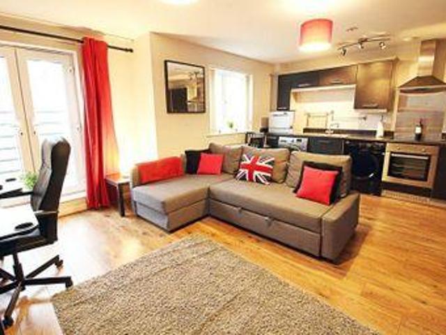 2 Bedrooms Flat for sale in Fenton Place, Middleton, Leeds LS10