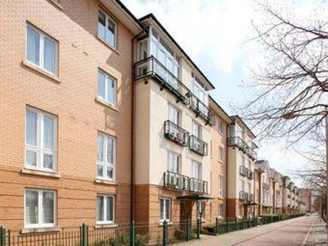 2 Bedrooms Flat for sale in Ffordd Garthorne, Cardiff CF10
