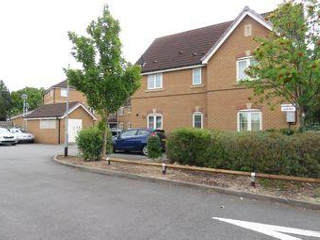 2 Bedrooms Flat for sale in Field Farm Road, Tamworth B77