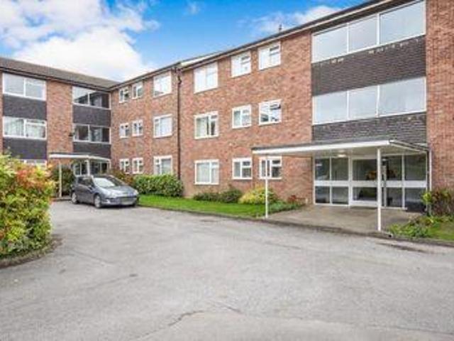 2 Bedrooms Flat for sale in Finchcroft Court, Prestbury, Cheltenham, Gloucestershire GL52