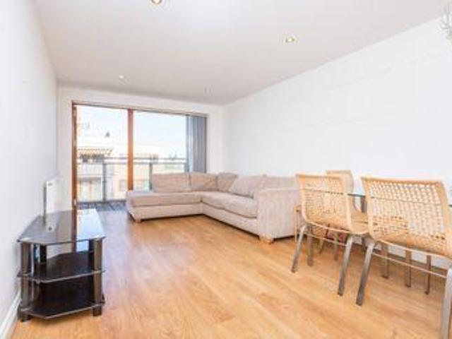 2 Bedrooms Flat for sale in Findlay House, Trevithick Way, Bow E3