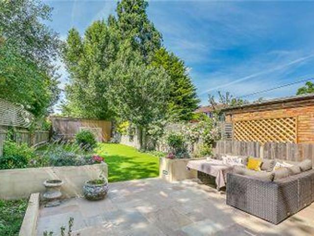 2 Bedrooms Flat for sale in Finlay Street, Bishops Park, Fulham SW6