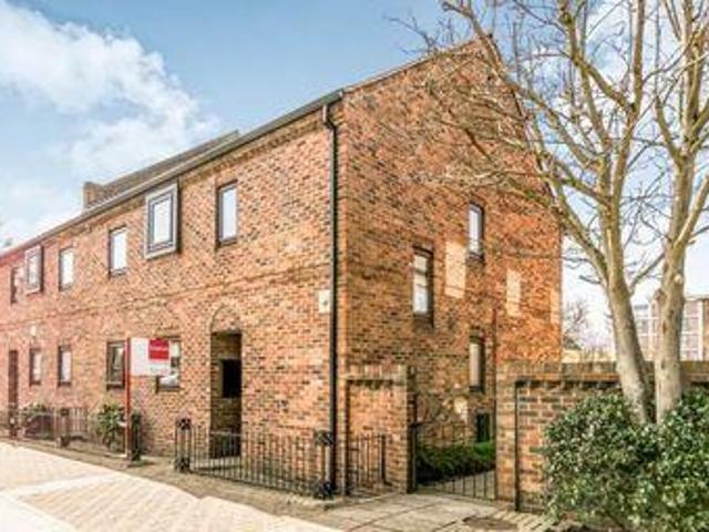 2 Bedrooms Flat for sale in Fishergate, York, North Yorkshire, England YO10