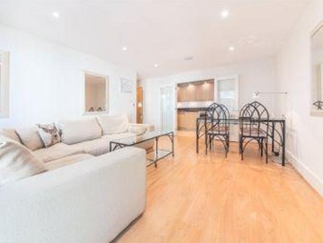 2 Bedrooms Flat for sale in Flagstaff House, St George Wharf SW8
