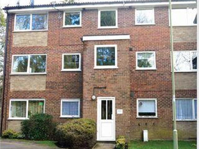 2 Bedrooms Flat for sale in Flat 4, Windsor Court, King´s Road, Hampshire GU51