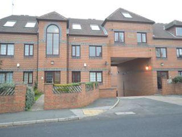 2 Bedrooms Flat for sale in Flat 6, Hanover Court, Albert Road, Leeds LS27