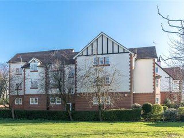 2 Bedrooms Flat for sale in Flat 6, Langcliffe Court, Tewit Well Road, Harrogate HG2