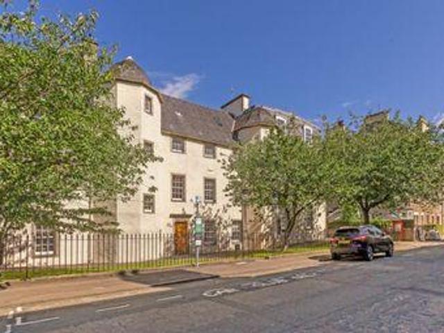 2 Bedrooms Flat for sale in Flat 6, 13 Orwell Place, Haymarket EH11
