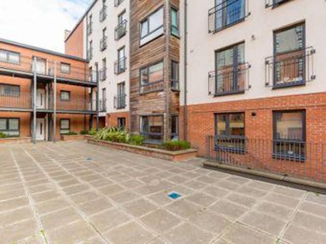 2 Bedrooms Flat for sale in Flat 6, 8 Salamander Court, Edinburgh EH6
