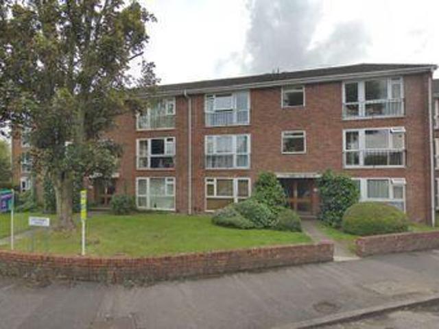 2 Bedrooms Flat for sale in Flat 1 Sycamore Court, Springfield Road, Windsor, Berkshire SL4