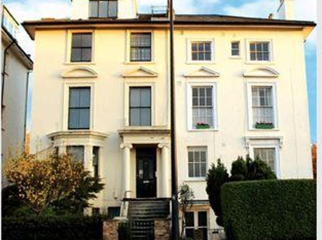 2 Bedrooms Flat for sale in Flat A, 208 Camden Road, Camden NW1