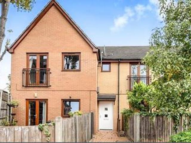 2 Bedrooms Flat for sale in Flather Close, London SW16
