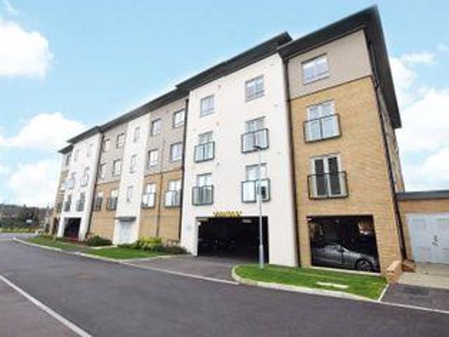 2 Bedrooms Flat for sale in Fleming Place, Bracknell, Berkshire RG12