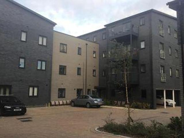 2 Bedrooms Flat for sale in Florence Close, Great Warley, Brentwood, Essex CM13