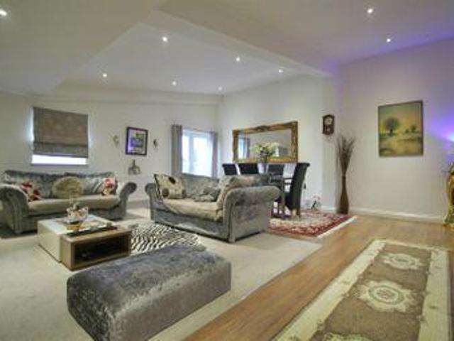 2 Bedrooms Flat for sale in Florence Avenue, Enfield EN2