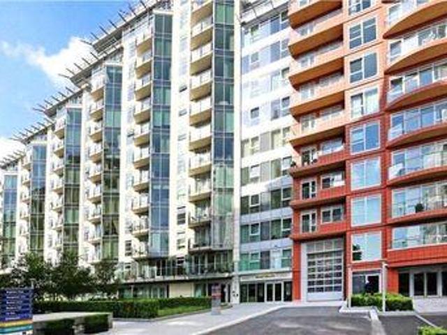 2 Bedrooms Flat for sale in Flotilla House, Battersea Reach, London SW18